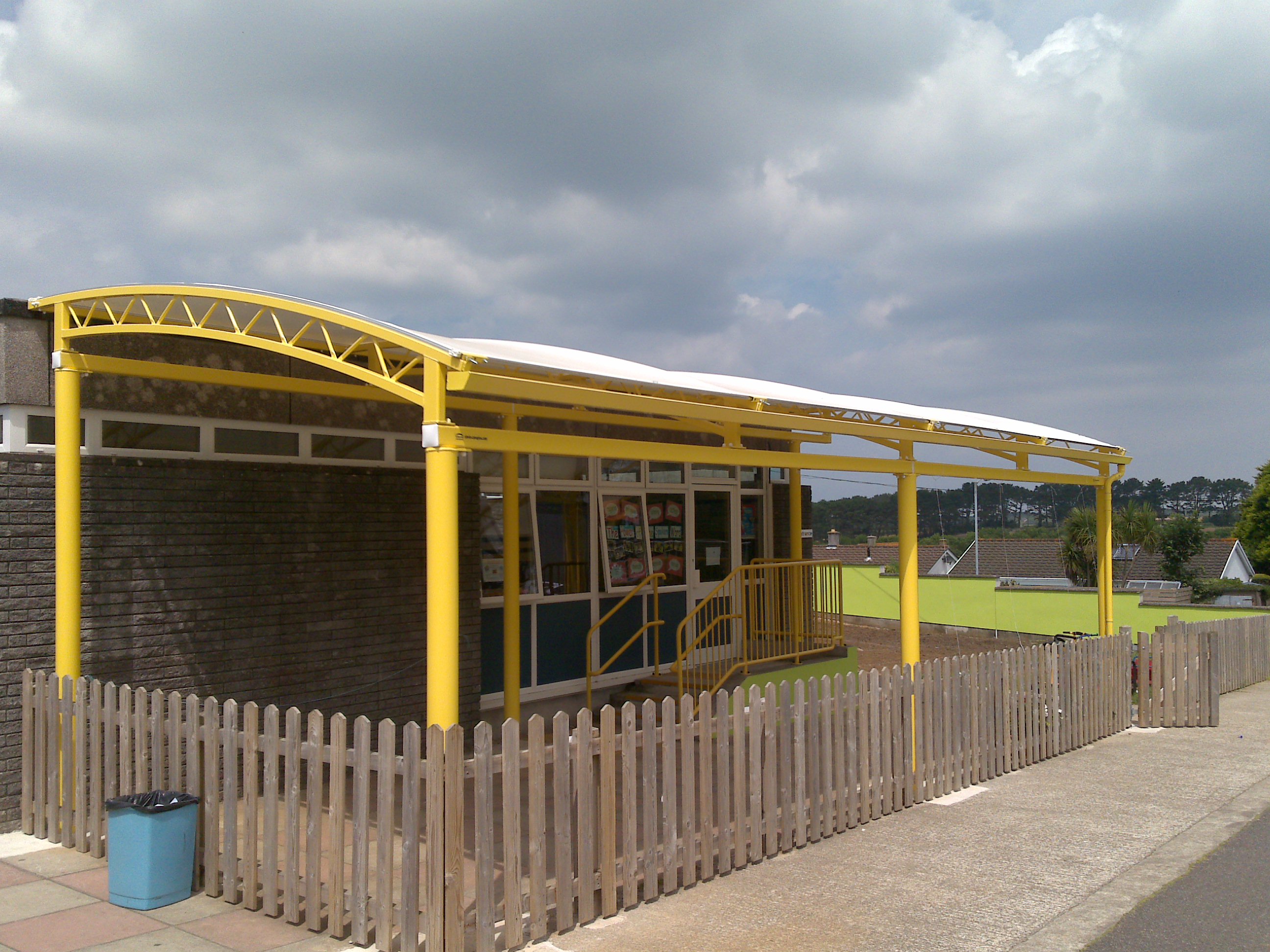 Weeth Primary School - Playground Shelter | Clovis Canopies UK ...